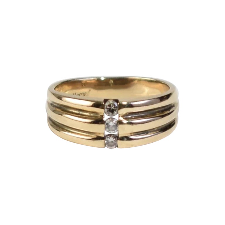 Ribbed Diamond Ring For Sale at 1stDibs