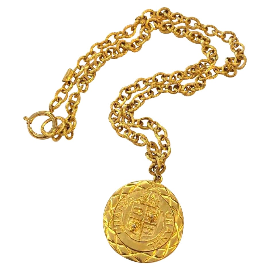 Vintage CHANEL Gold Toned Medallion Chain Necklace at 1stDibs