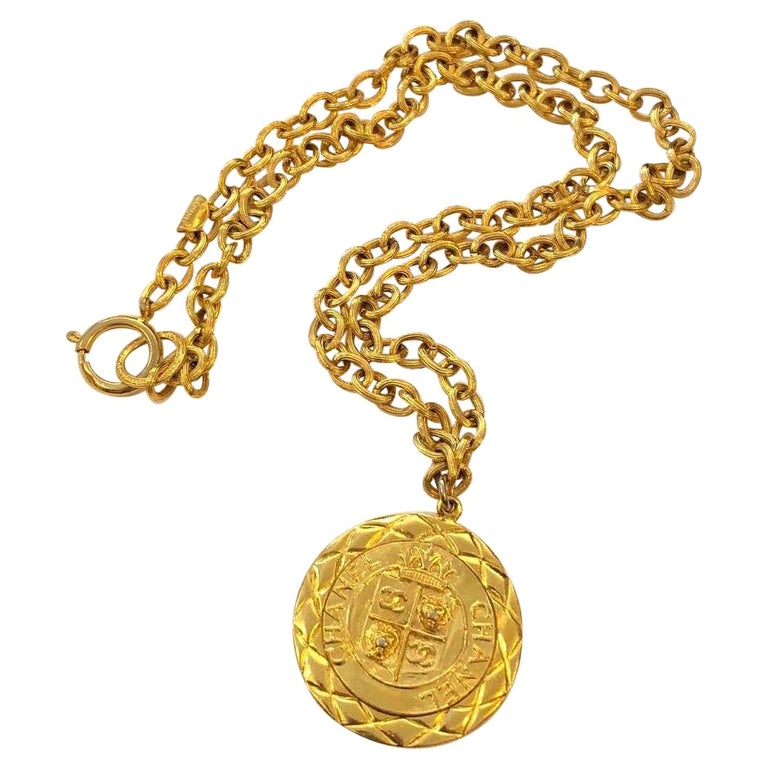 Vintage CHANEL Gold Toned Medallion Chain Necklace at 1stDibs