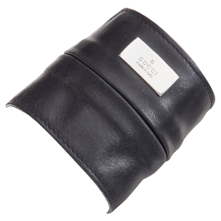 GUCCI TOM FORD Vintage black leather logo plate concealed zip cuff ...