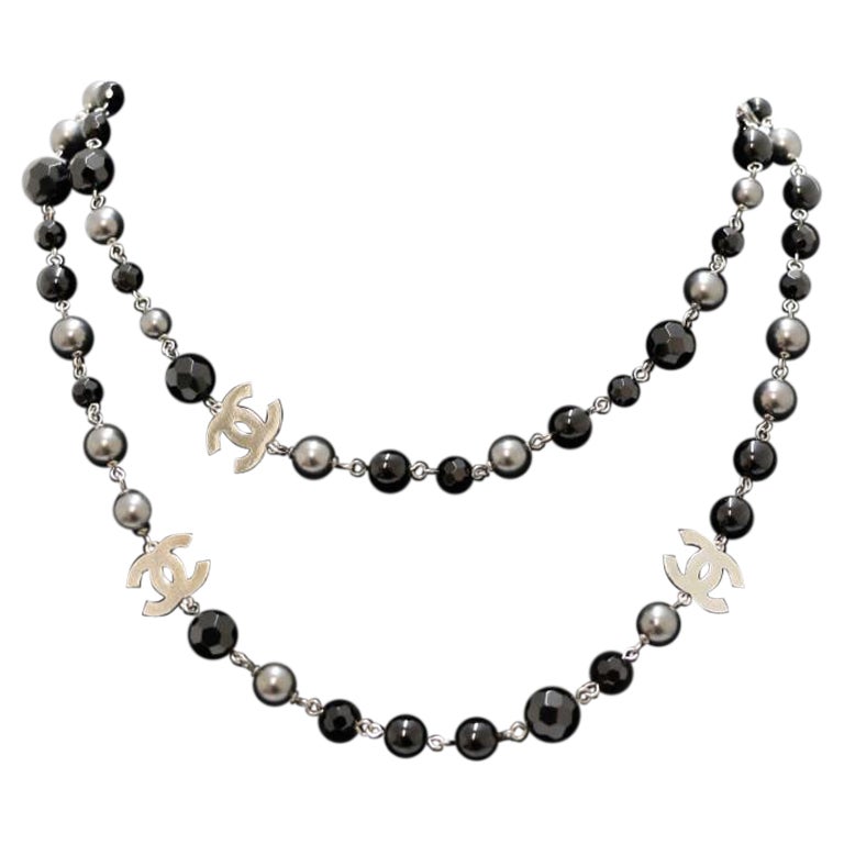 Chanel CC Pearl And Black Pearls Long Necklace at 1stDibs | chanel ...