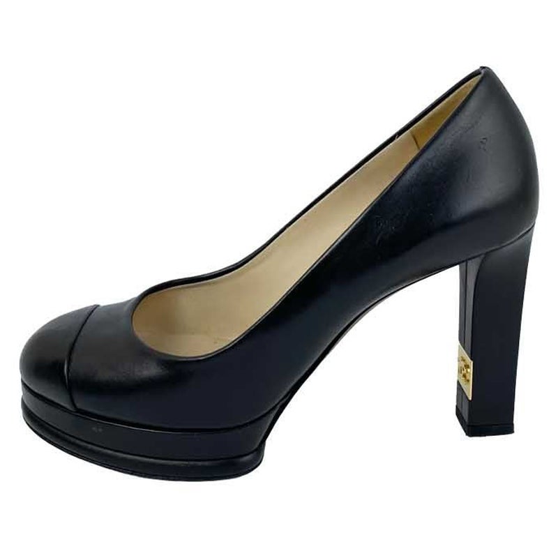 Chanel EU 37.5 Black Leather Rounded-Toed Pumps For Sale at 1stDibs