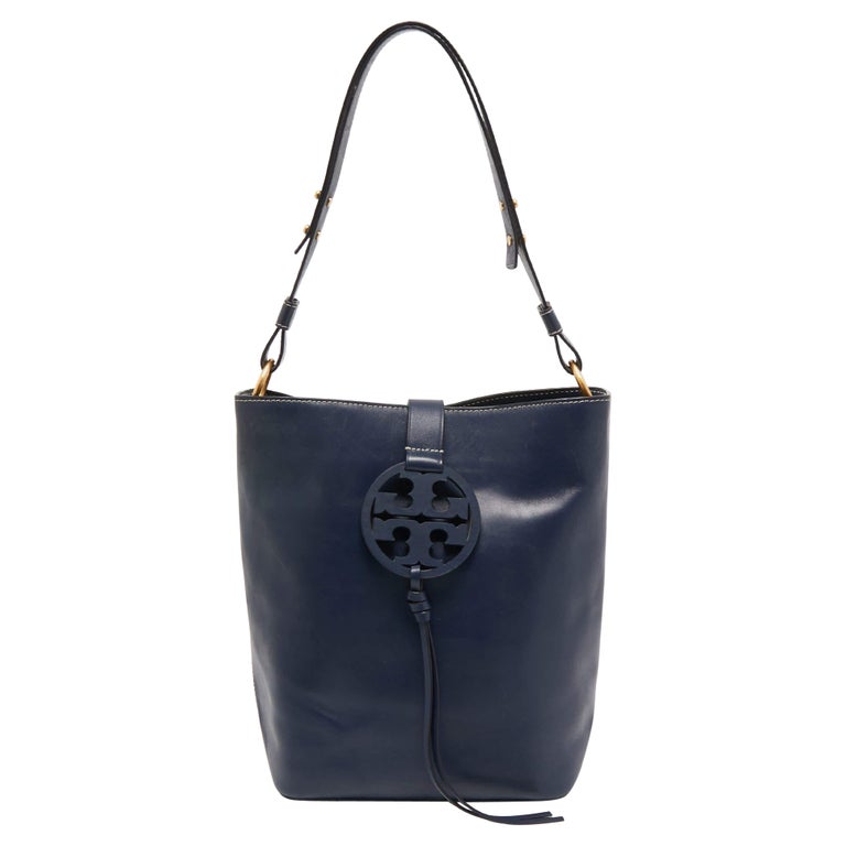 Tory Burch - Sac Hobo Miller en cuir bleu foncé En vente sur 1stDibs