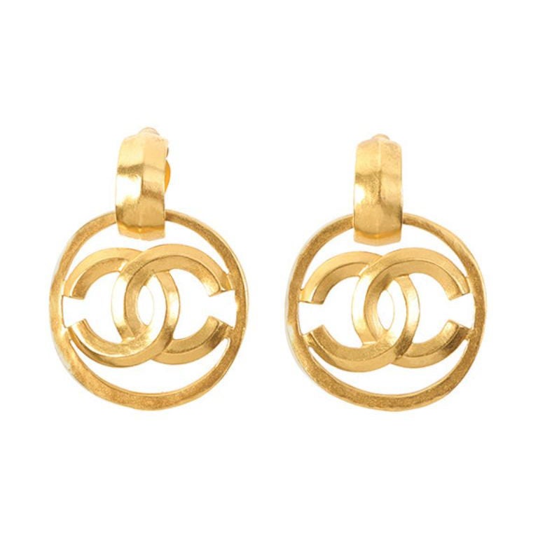 Chanel 1996 Made Round Cut-Out Cc Mark Swing Earrings For Sale at 1stDibs