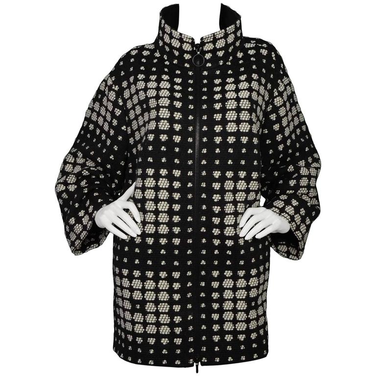 Akris Punto Black and White Boucle Jacket Sz 18 For Sale at 1stDibs