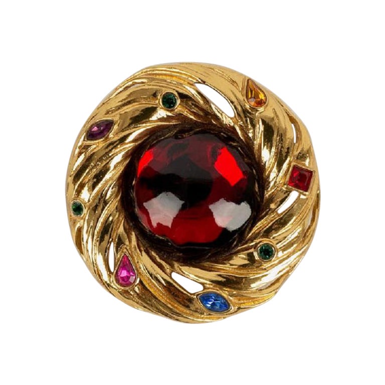 Yves Saint Laurent Brooch/Pendant in Gold Metal For Sale at 1stDibs