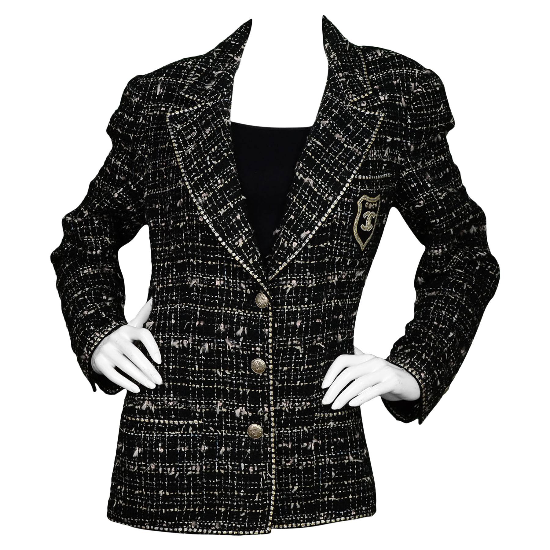 Chanel Black and White Tweed Logo Crest Patch Jacket Sz 48 For Sale at ...
