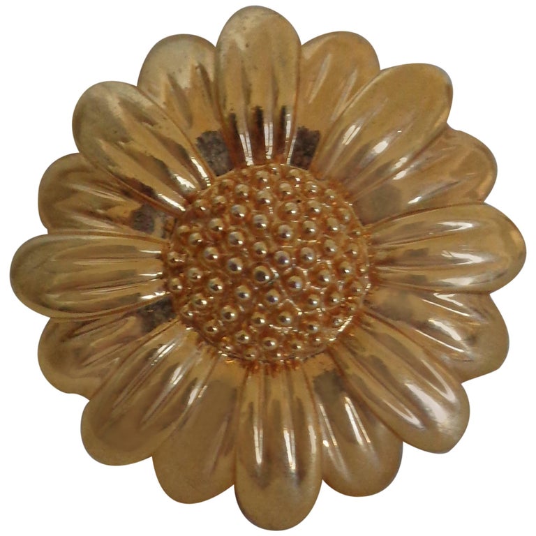 Vintage flower daisy Brooch - pin at 1stDibs