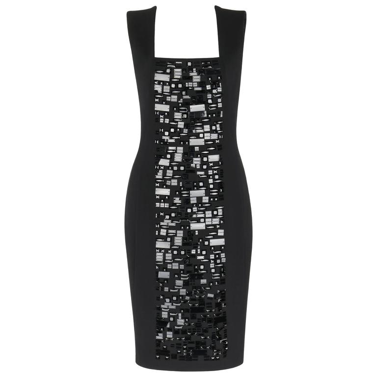 AKRIS Pre-Fall 2011 - Robe de cocktail noire ornée de sequins et de ...