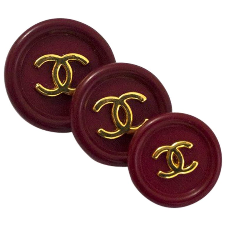 Chanel Set of Three Burgundy CC Buttons 20mm/18mm/16mm For Sale at 1stDibs