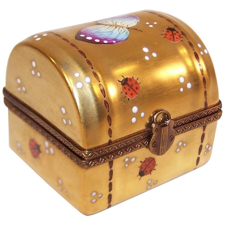 Charming Vintage Limoges Porcelain Trinket Box With Butterflies at 1stDibs
