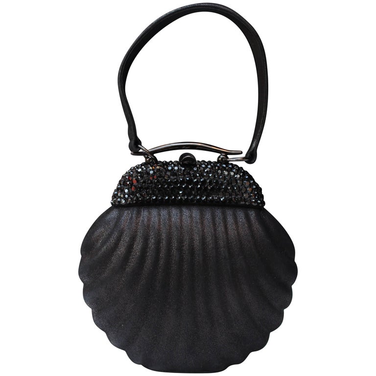 Rodo small black “shell” handbag, 1980s For Sale at 1stDibs