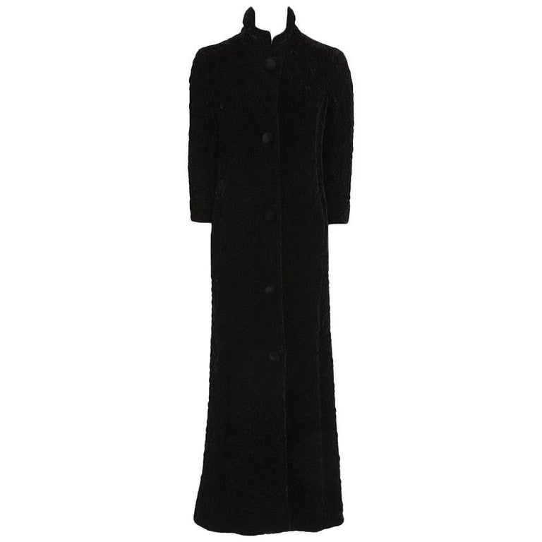 Abendmantel aus Samt von Guy Laroche im Angebot bei 1stDibs