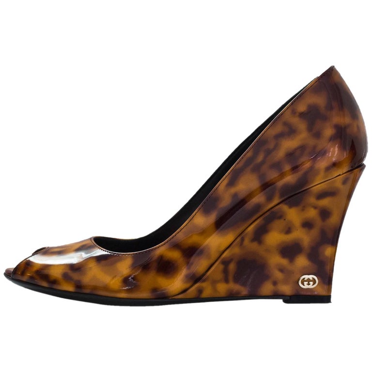 Gucci Tortoise Patent Pee-Toe Wedge Shoes Sz 6B For Sale at 1stDibs