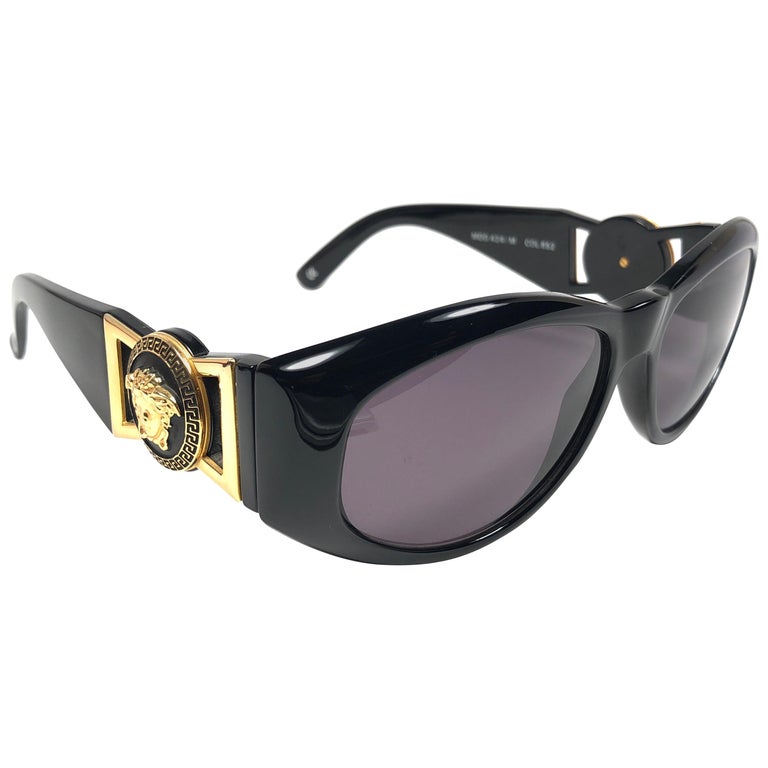 New Vintage Gianni Versace 424 M Sleek Black Sunglasses 1990s Made In