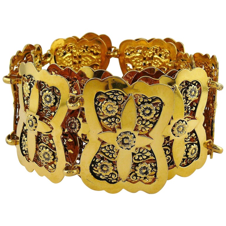 Chanel Vintage 1988 Gold Toned Filigree Camelia Belt For Sale at ...