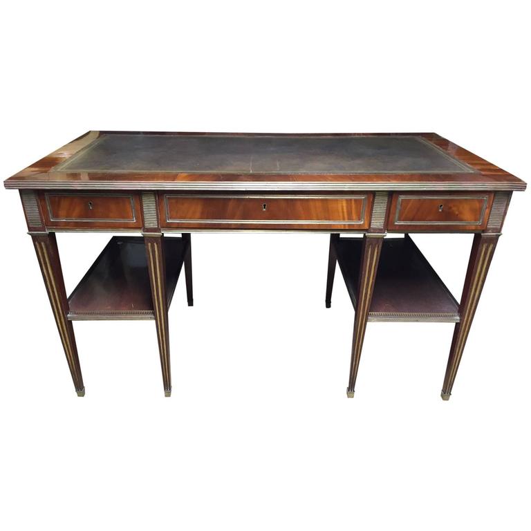 19th Century Russian Neoclassical Mahogany Desk For Sale at 1stDibs