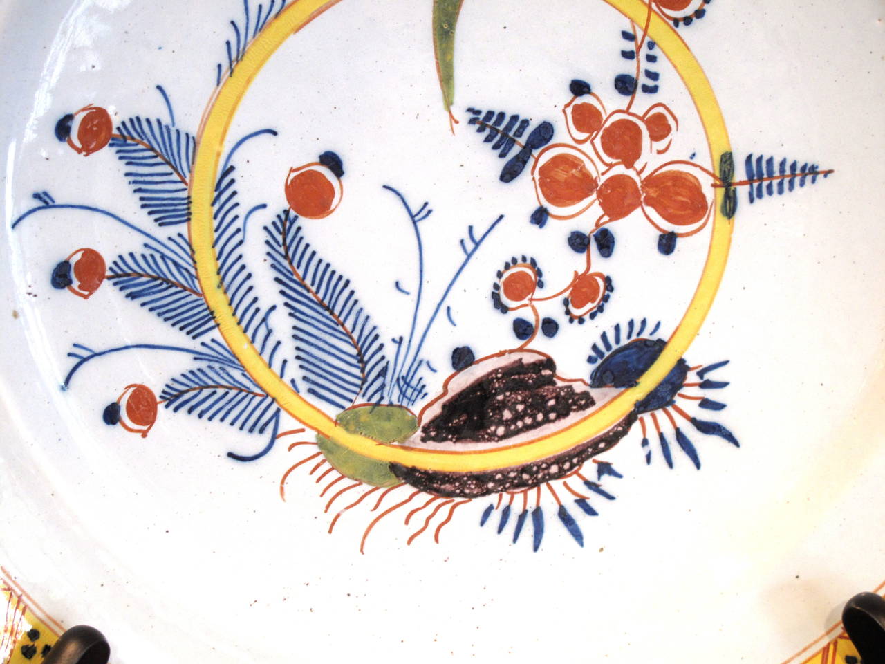 18th Century English Delft Charger with Parrot For Sale at 1stDibs