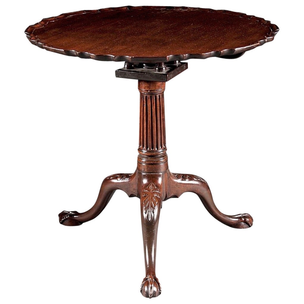 George II Tilt-Top Table with Pie Crust Top For Sale at 1stDibs