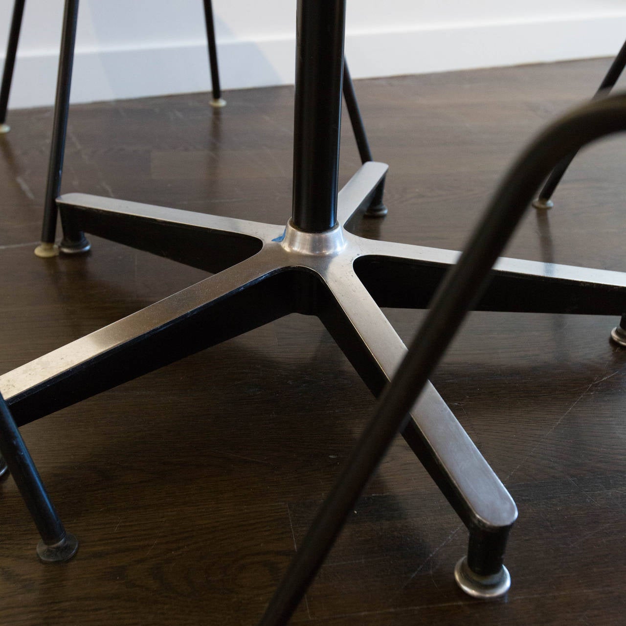 Charles Eames 650 Dining Table and Four Shell Chairs by Herman Miller, 1957 at 1stDibs