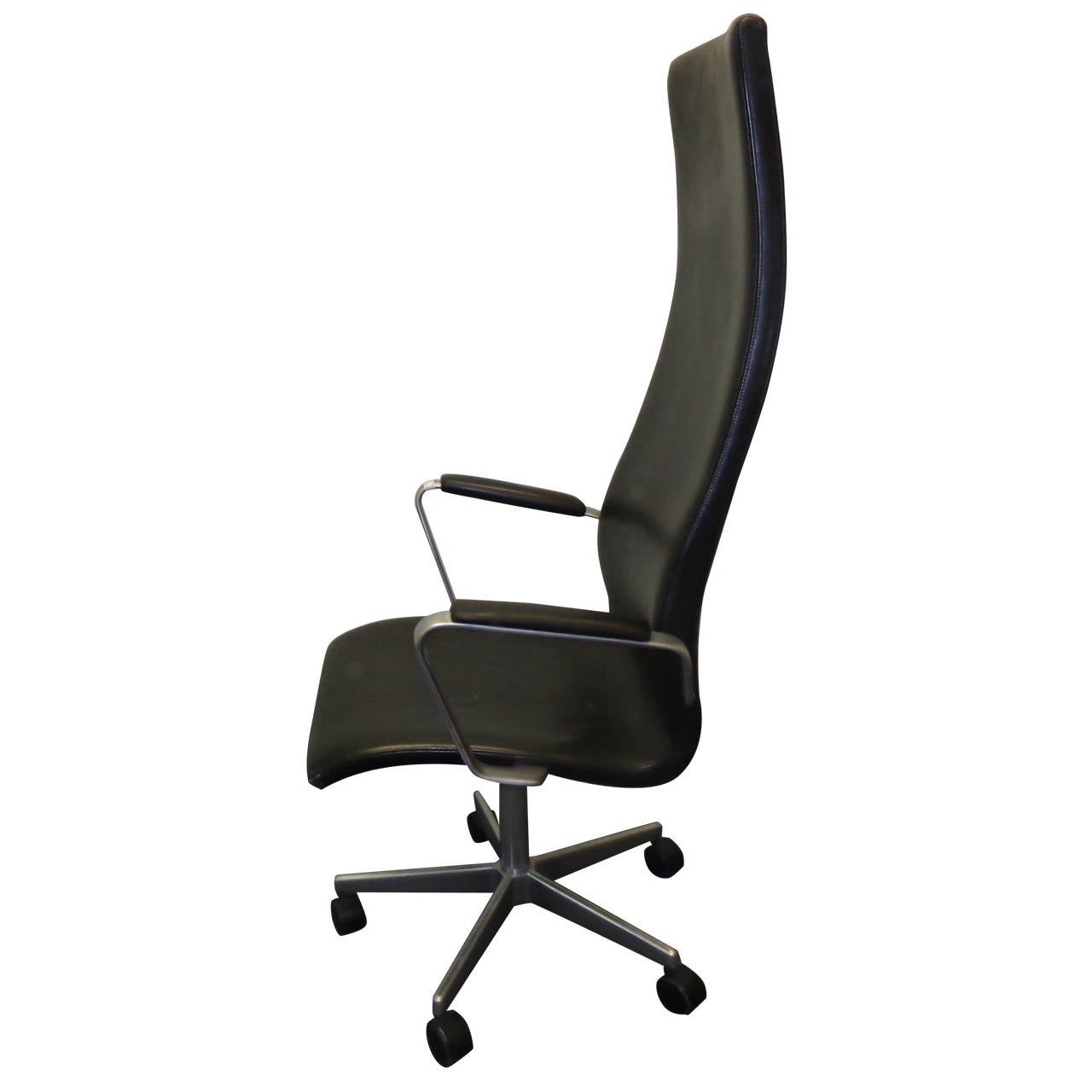 Arne Jacobsen High Oxford Chair Model 7403 in Black Leather For Sale at ...
