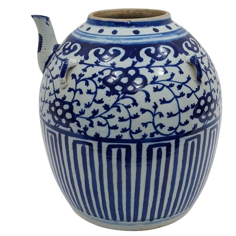 20th Century, Chinese, Porcelain Pot For Sale at 1stDibs