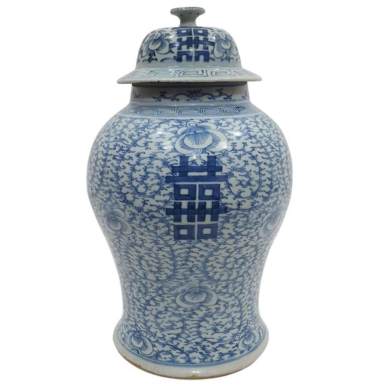 19th Century Chinese Porcelain Pot For Sale at 1stDibs