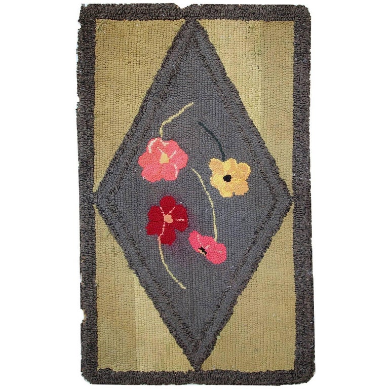 Handmade Antique American Primitive Hooked Rug, 1900s, 1C74 at 1stDibs