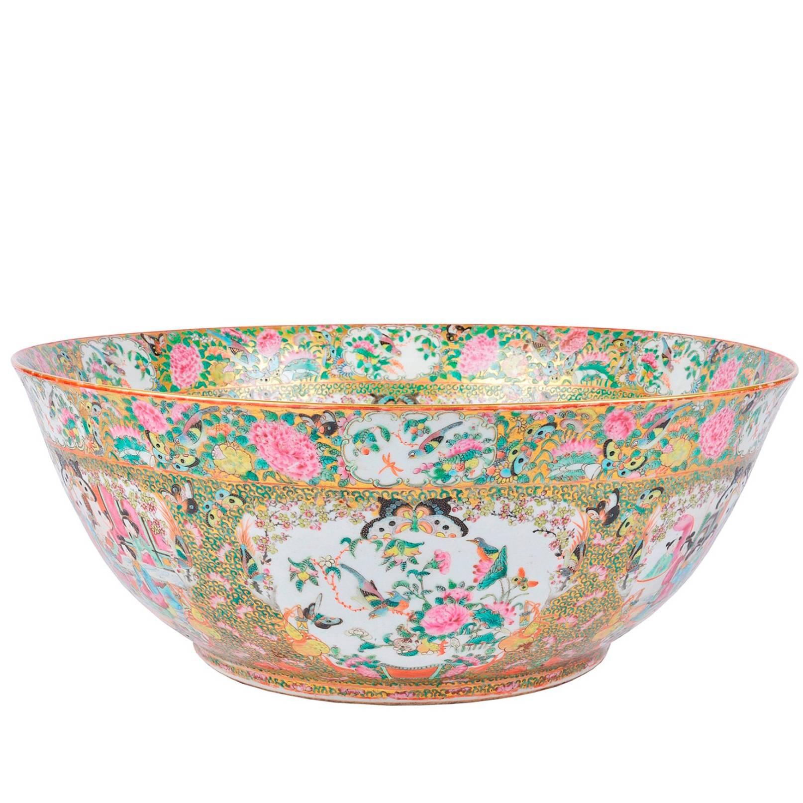 Large Canton / Rose Medalion Bowl, 19th Century For Sale at 1stDibs