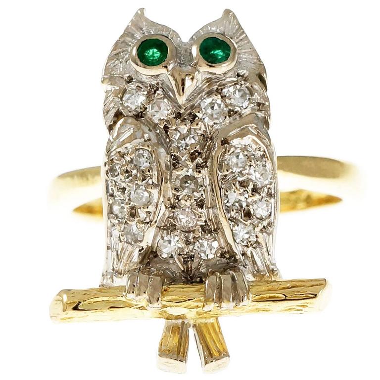 Diamond Pavé Emerald Gold Owl Cocktail Ring For Sale at 1stdibs