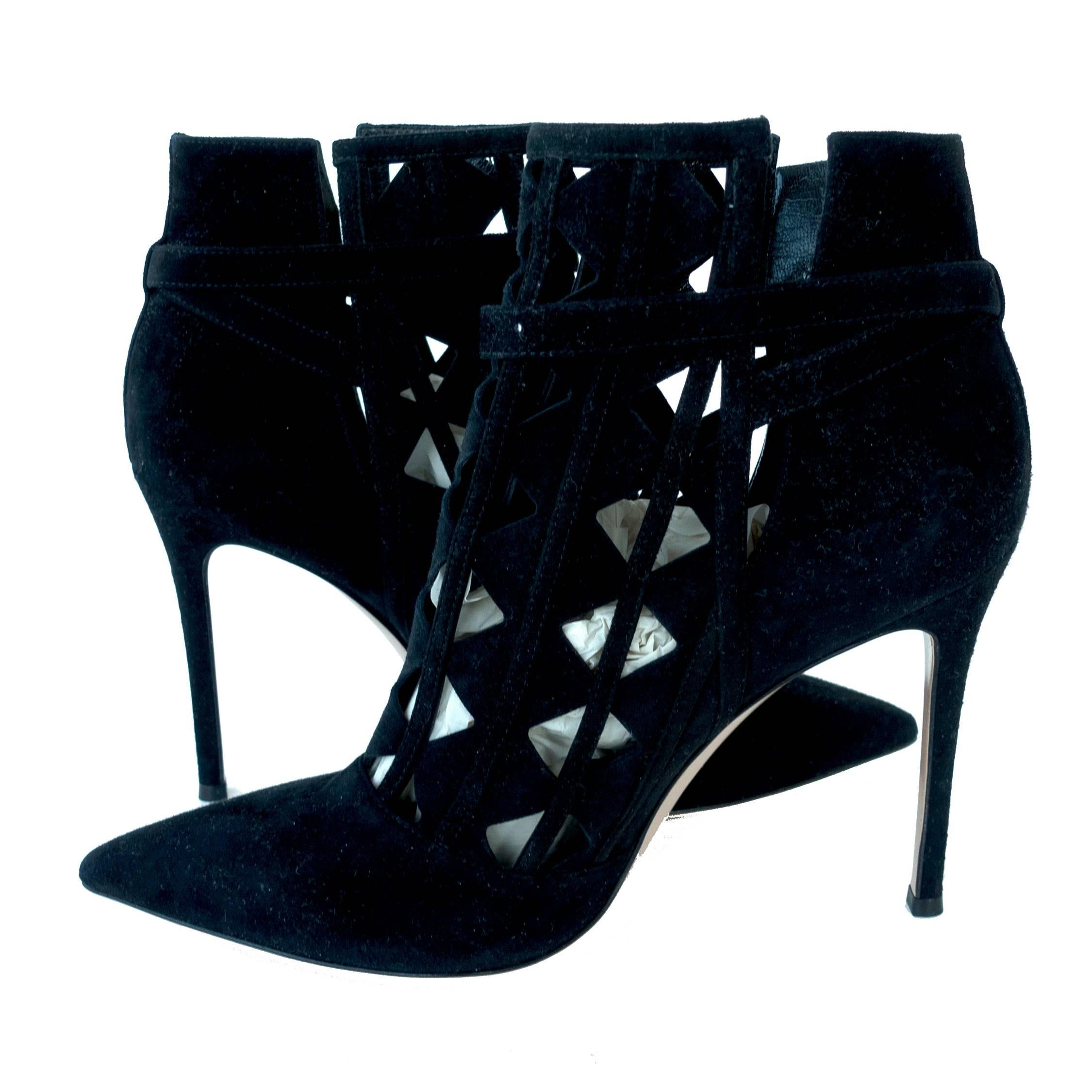 Gianvito Rossi Cutout Black Suede High Ankle Bootie Chic size 40.5 For ...