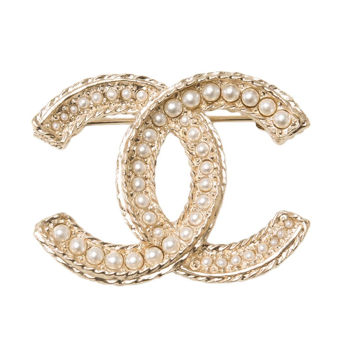 Chanel Large Faux Pearl And Matte Gold Tone CC Logo Brooch at 1stDibs