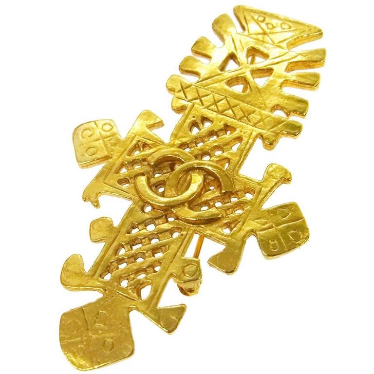 Chanel Vintage Gold Textured Tiki Charm Long Evening Statement Brooch ...
