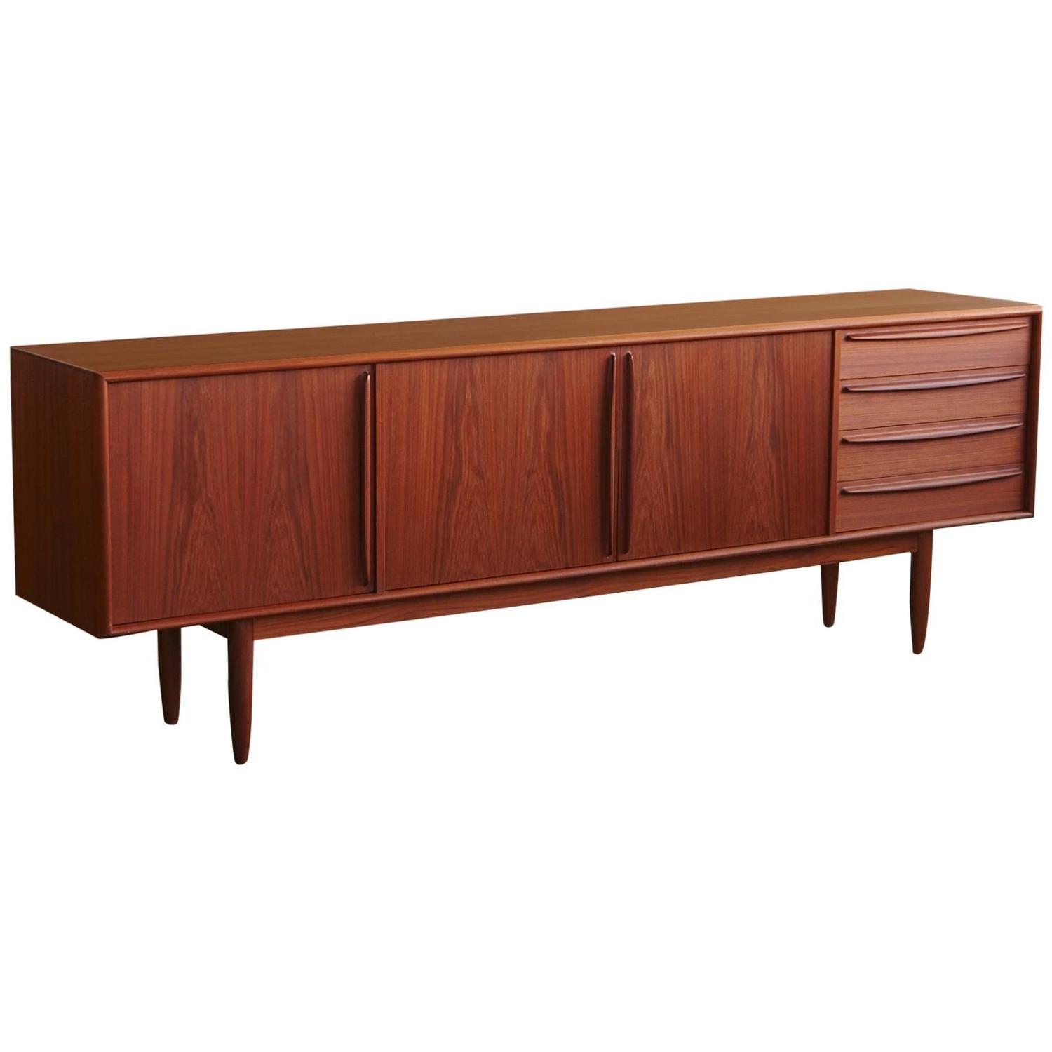Long Low Elegant Teak Credenza by Dyrlund at 1stdibs