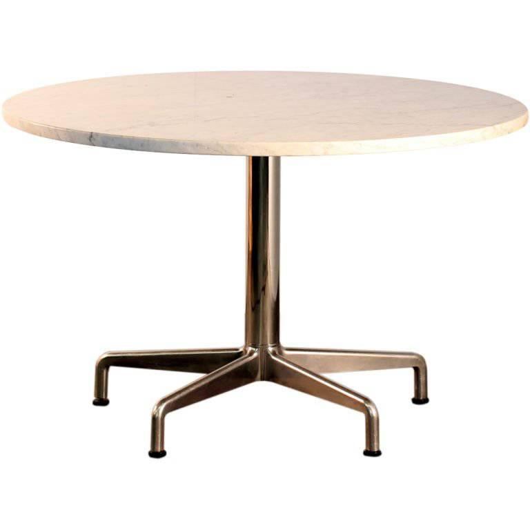 Table de salle à manger ronde à base segmentée et plateau en marbre par Eames pour Knoll En ...