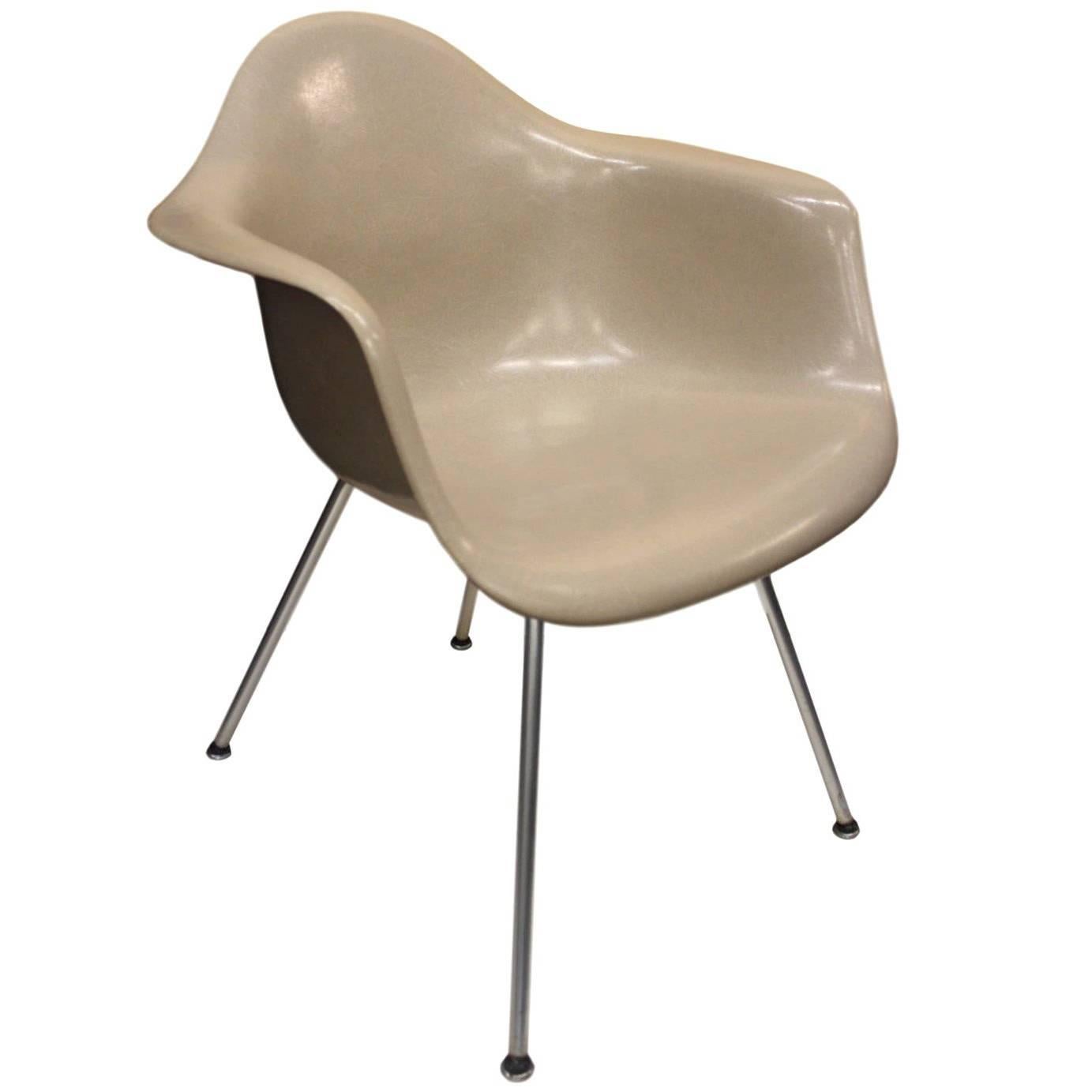 Original Vintage 1970s Herman Miller Fiberglass Shell Chair in Greige ...