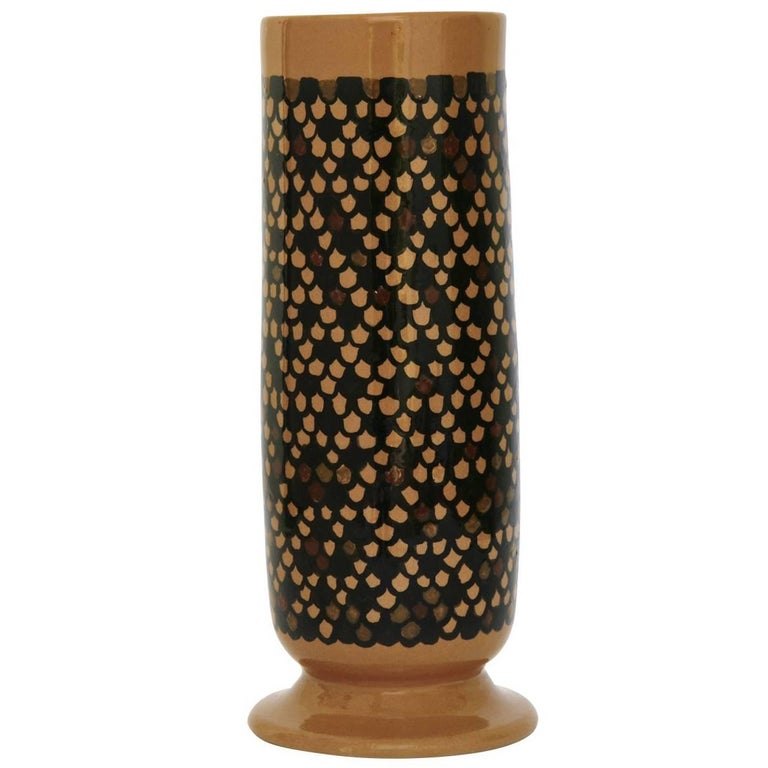 Curve V Vase For Sale at 1stDibs