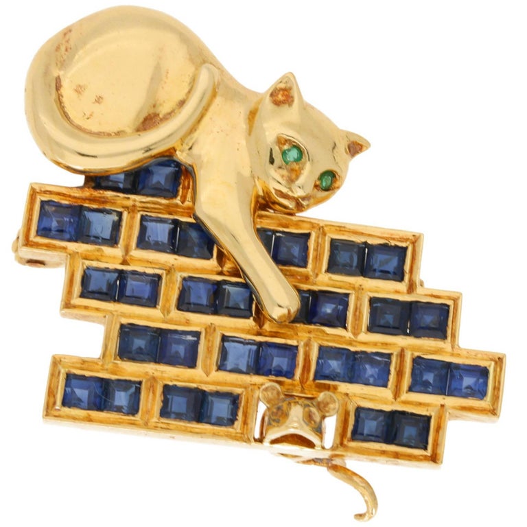 18 Karat Gold Sapphire Cat Brooch at 1stDibs