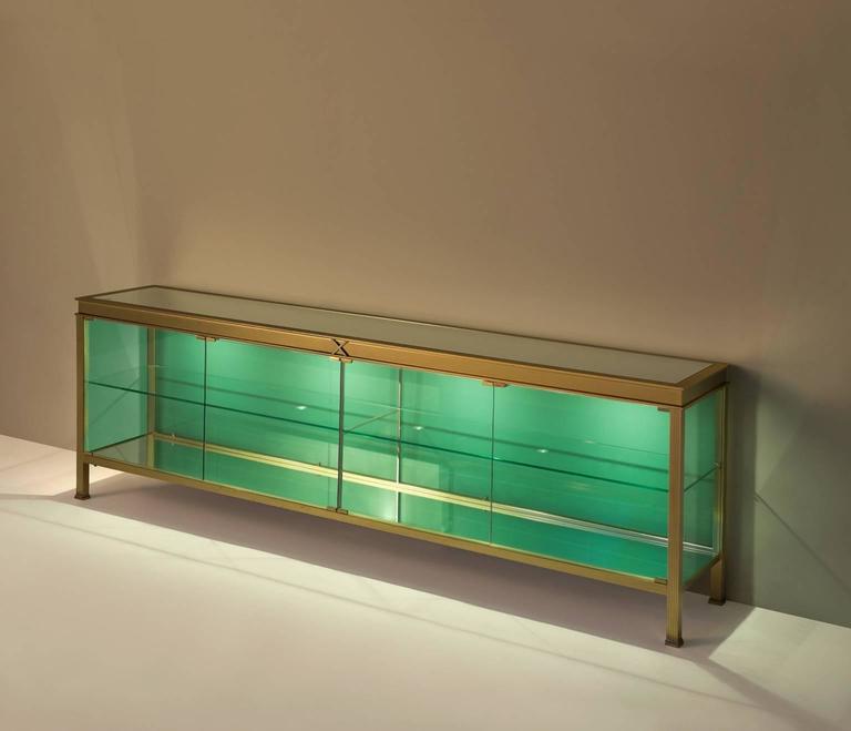 Italian Illuminated Brass Showcase Vitrine For Sale at 1stDibs