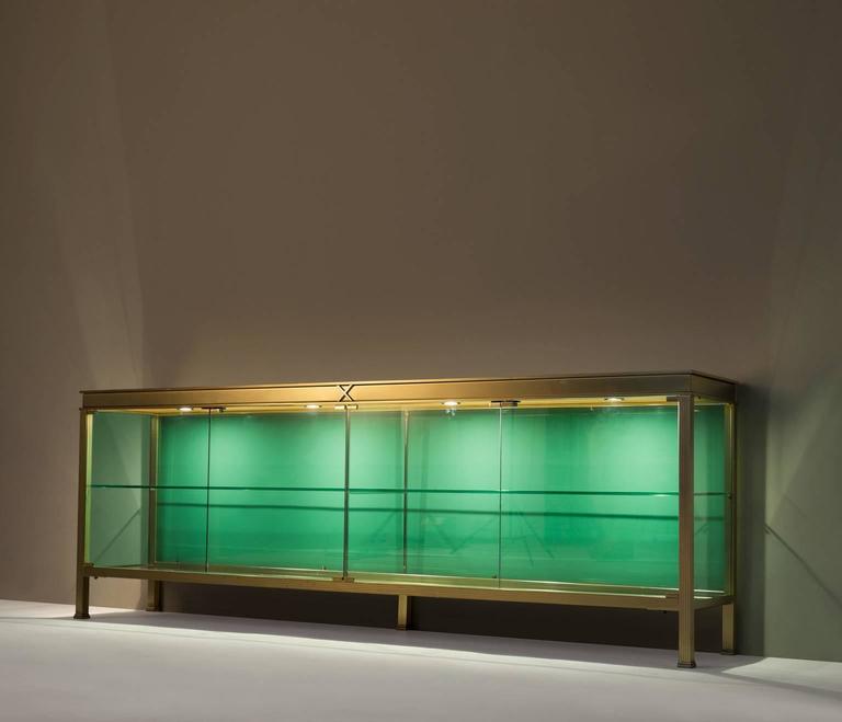 Italian Illuminated Brass Showcase Vitrine For Sale at 1stDibs
