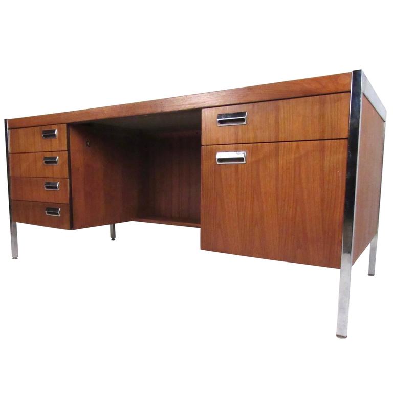 Mid-Century Modern Chrome and Walnut Executive Desk For Sale at 1stDibs