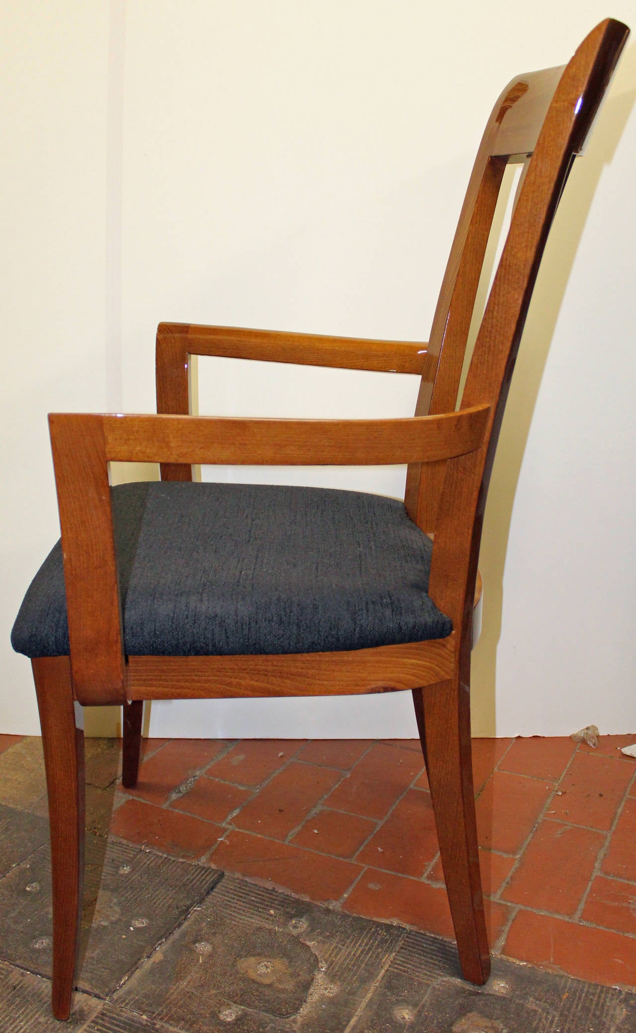 Pair of elegant, highly polished dining chairs For Sale at 1stDibs