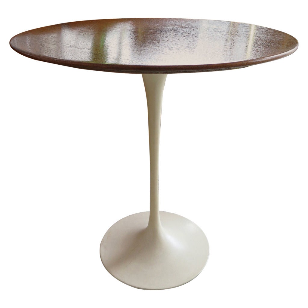 Knoll Saarinen Dining Table with 54 inch Round Walnut Top at 1stDibs