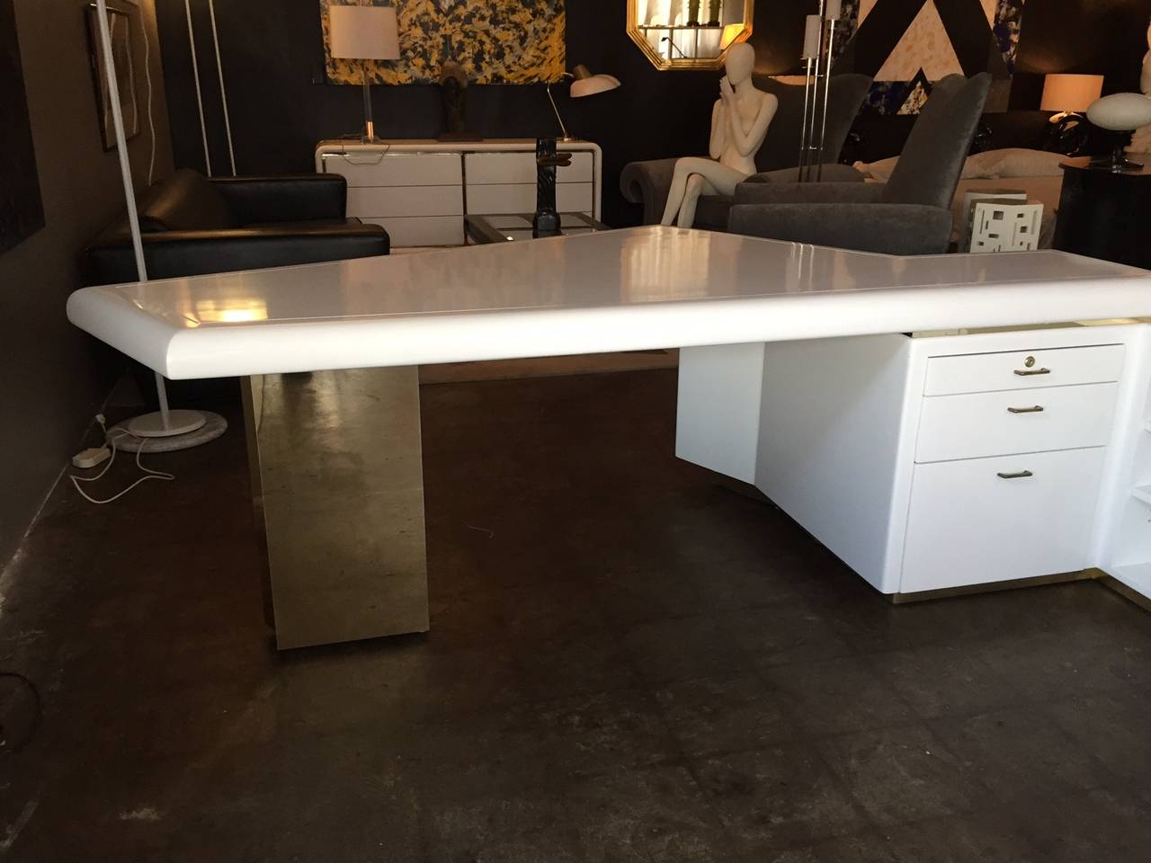Stunning White Lacquered 1970s Desk at 1stDibs
