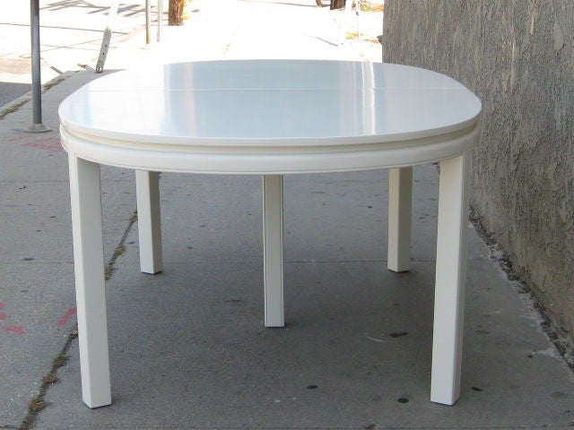 Mid-Century Elegant White Lacquer Dining Table at 1stDibs