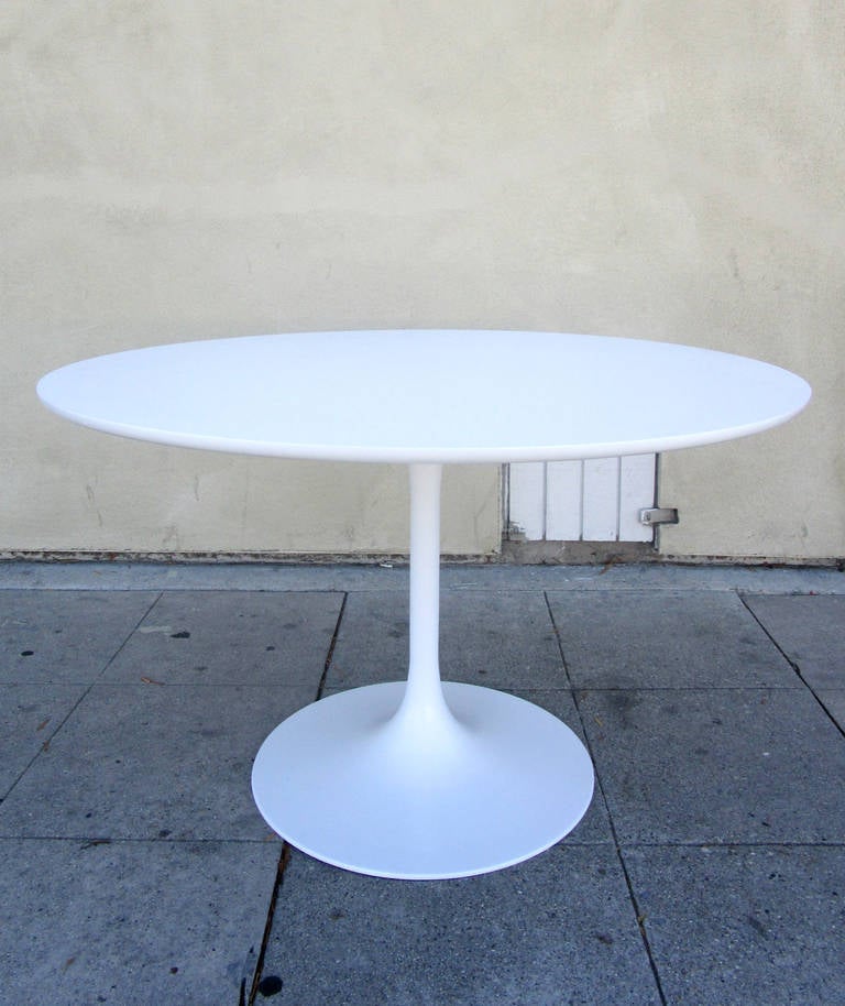 Burke Tulip Dining Table in the Style of Eero Saarinen at 1stDibs ...