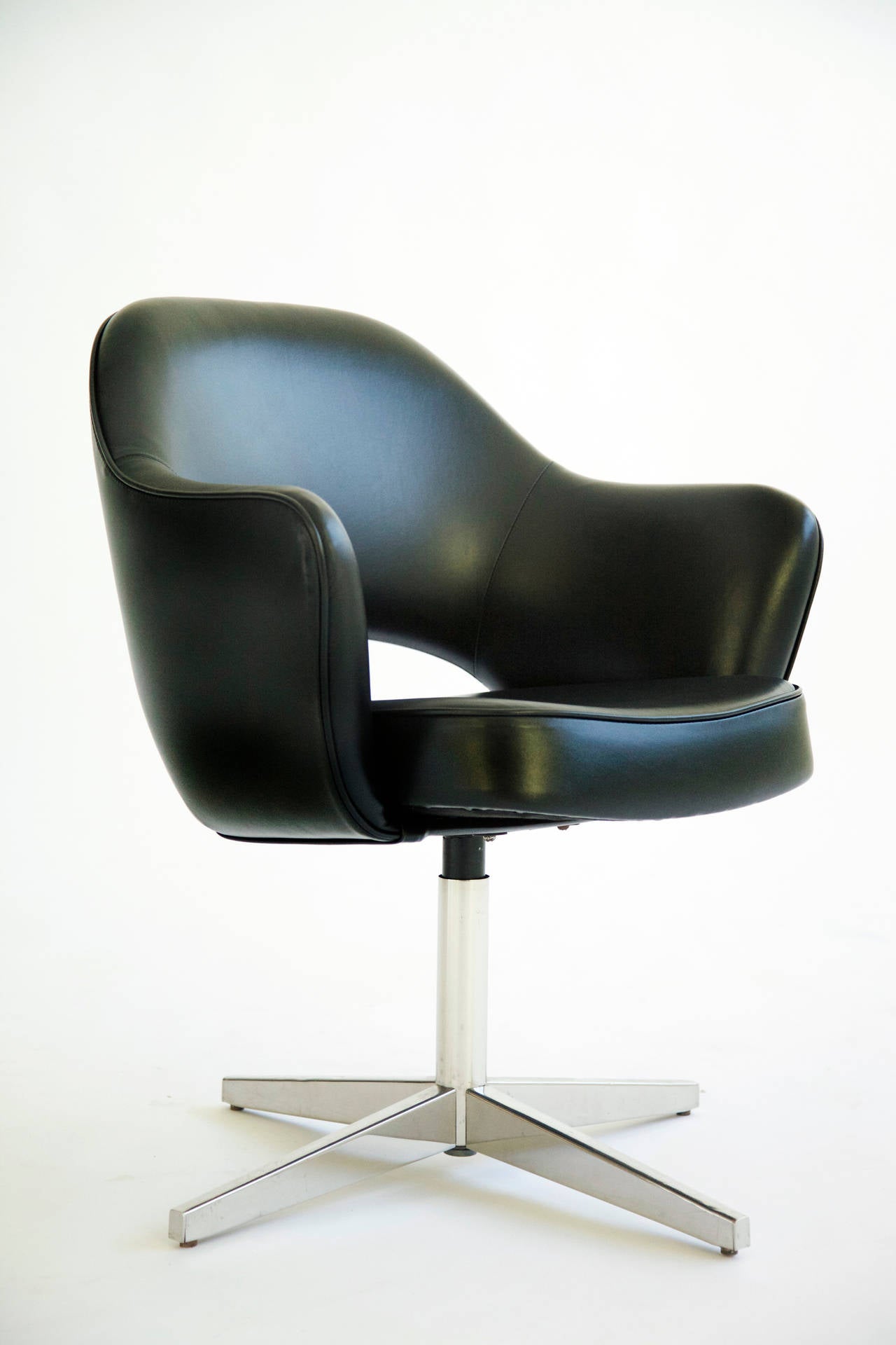 Set of Eight Eero Saarinen Dining Chairs at 1stDibs