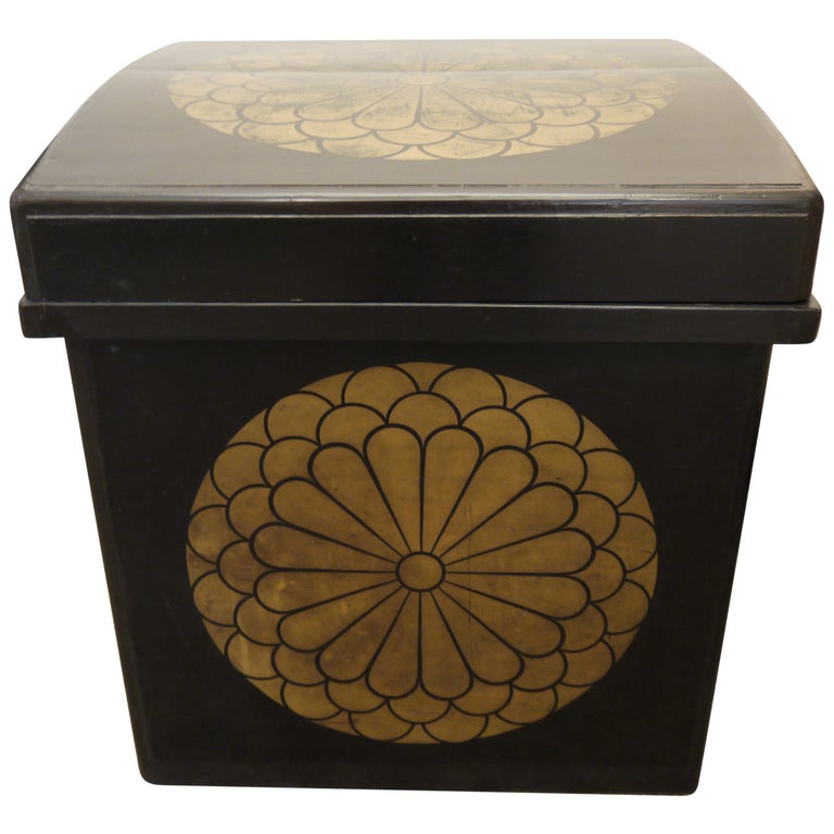 Large Japanese Lacquer Storage Box For Sale at 1stDibs