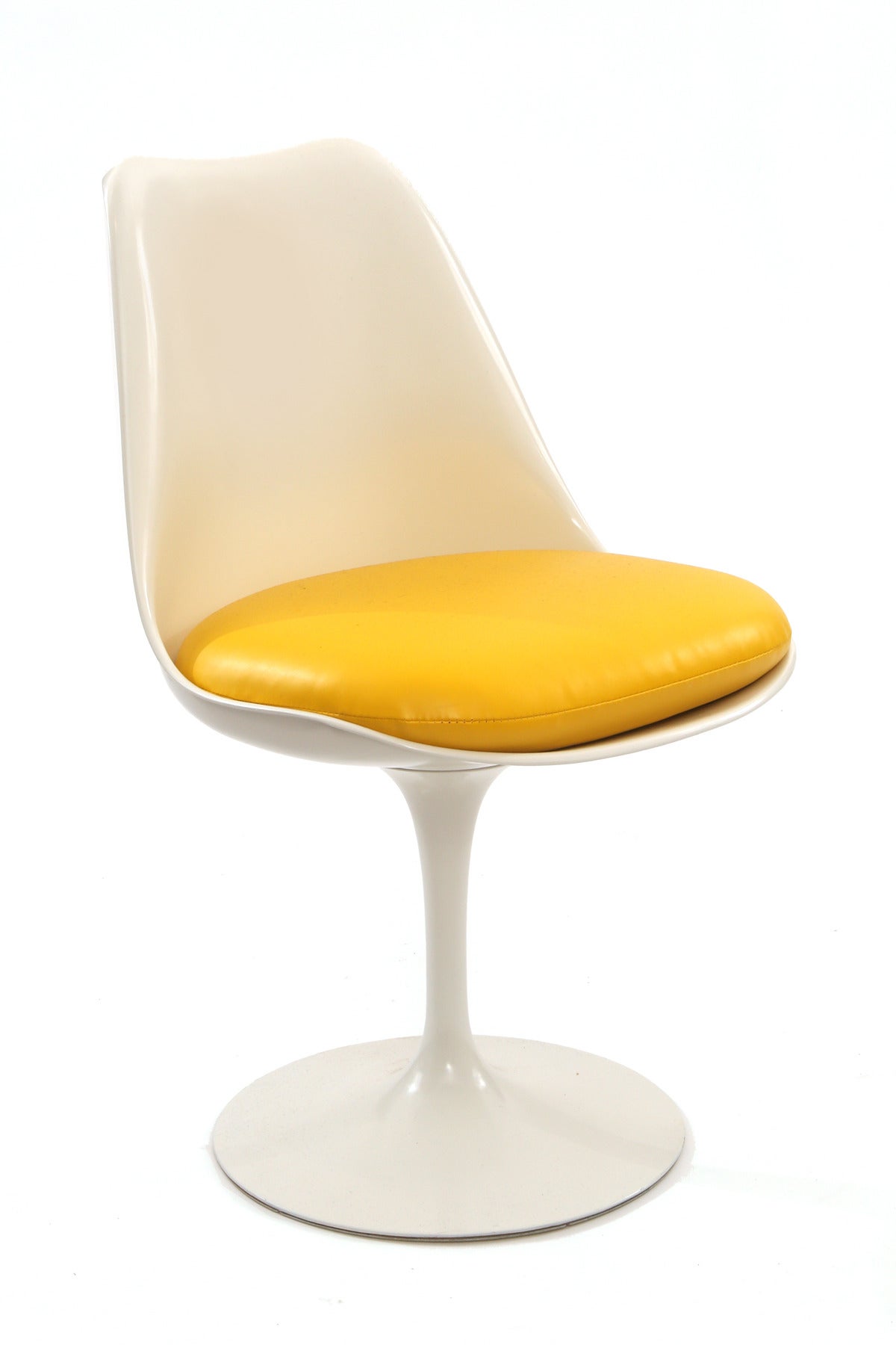 Six Eero Saarinen Knoll Tulip Chairs at 1stDibs