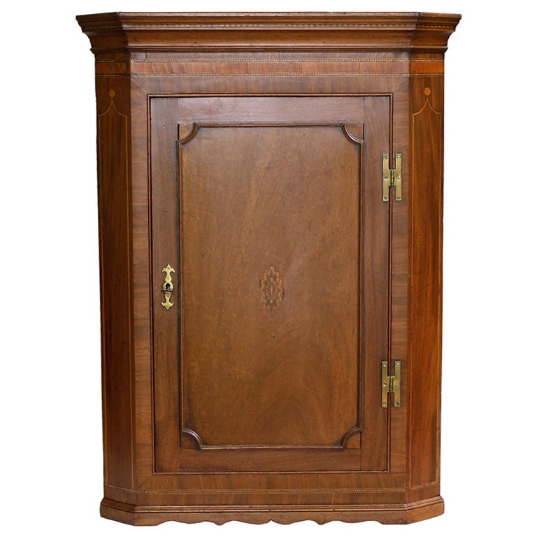 Scottish Hepplewhite Wall-Mounted Corner Cabinet For Sale at 1stDibs